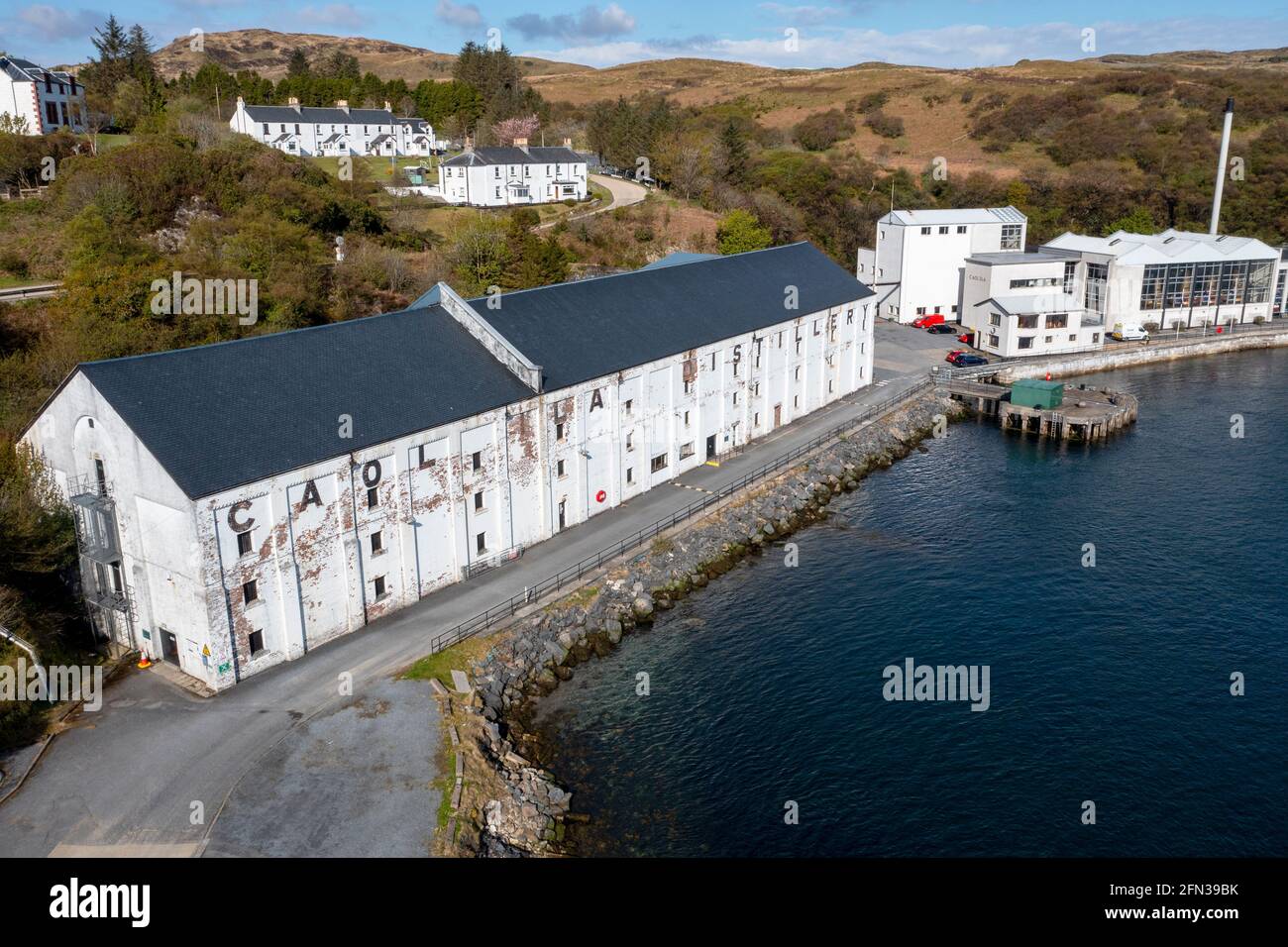 Caol Ila Distillery Islay, mit Blick auf den Klang von Islay. Caol Ila ...