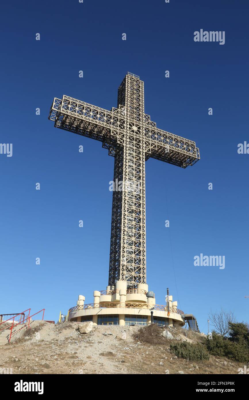 Millennium Cross auf dem Vodno Hill in Skopje, Mazedonien. Millennium ...