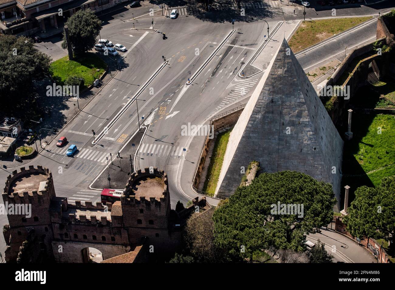 Pyramiden von oben -Fotos und -Bildmaterial in hoher Auflösung – Alamy