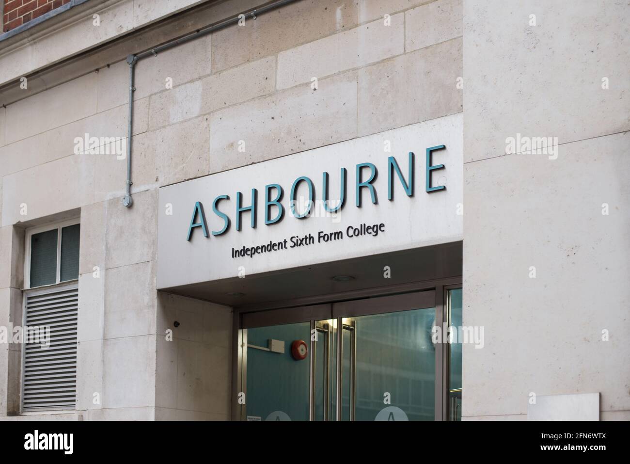 Sixth form college -Fotos und -Bildmaterial in hoher Auflösung – Alamy