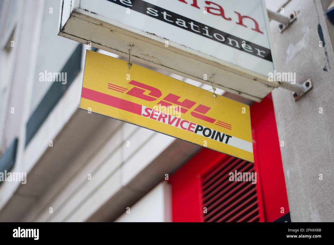 Dhl sign -Fotos und -Bildmaterial in hoher Auflösung – Alamy