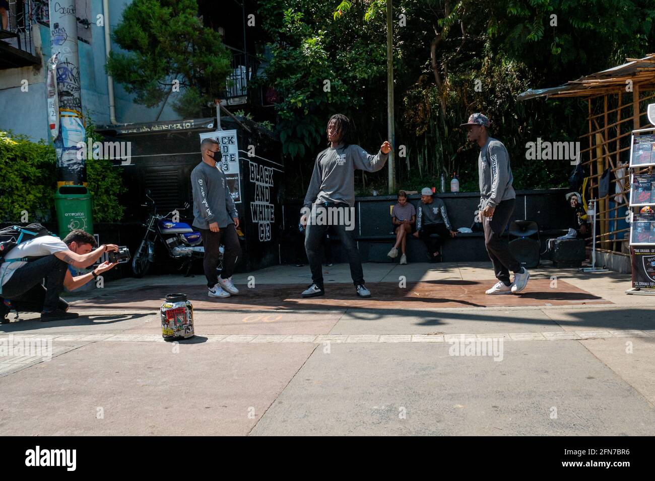 Reggaeton tanz -Fotos und -Bildmaterial in hoher Auflösung – Alamy