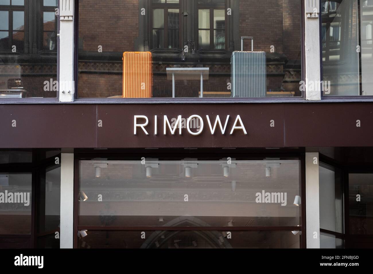 Rimowa Logo Stockfotos und -bilder Kaufen - Alamy