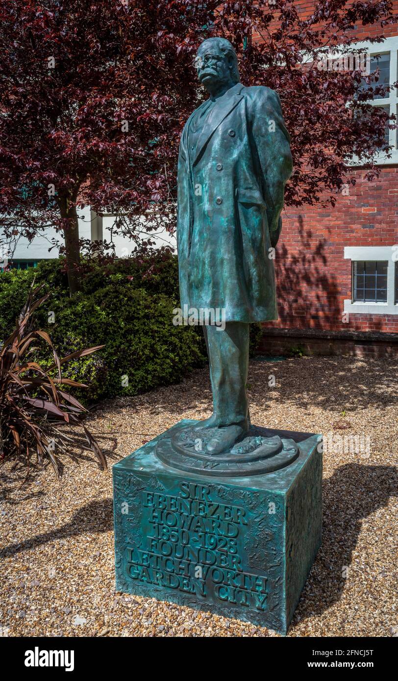 Sir ebenezer howard statue -Fotos und -Bildmaterial in hoher Auflösung ...