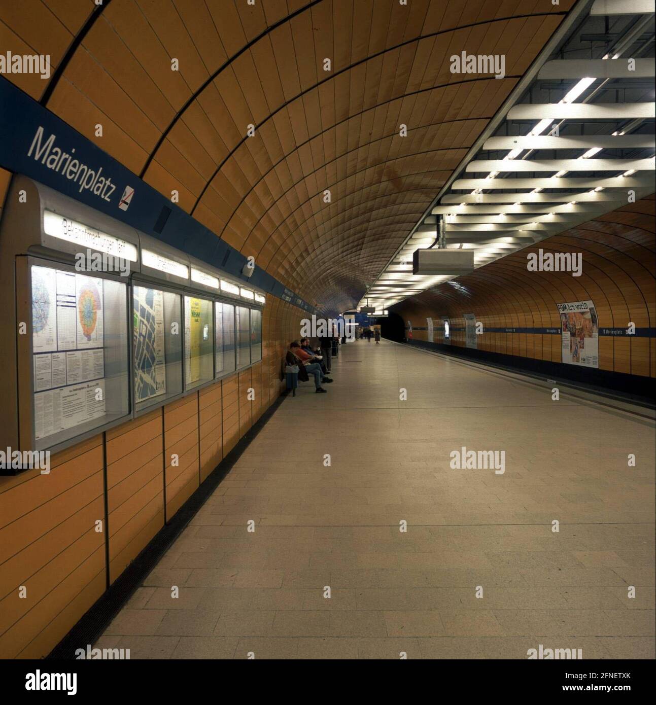 Marienplatz u bahn station -Fotos und -Bildmaterial in hoher Auflösung ...