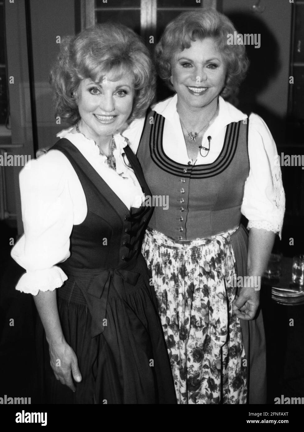 Das Volksmusikduo Margot und Maria Hellwig (r.). [Automatisierte ...