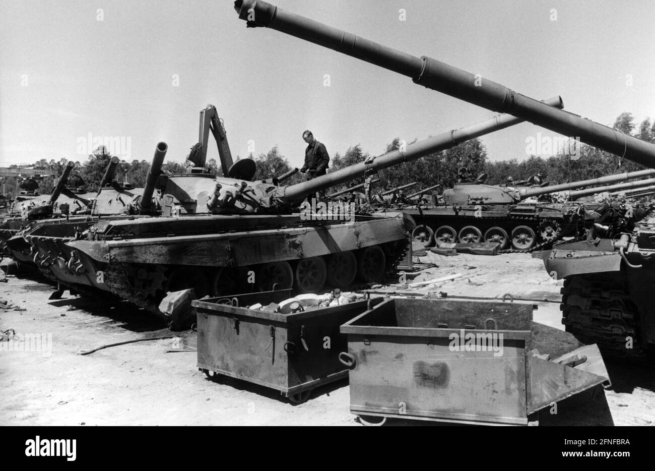 Ddr abrüstung Schwarzweiß-Stockfotos und -bilder - Alamy