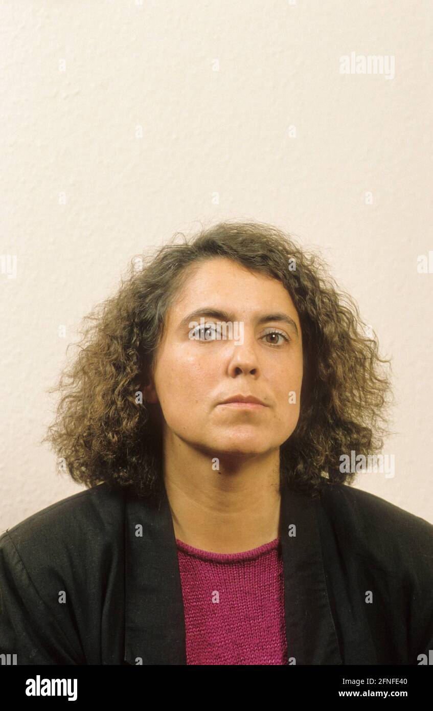 Freya Klier, DDR-Bürgerrechtlerin und Autorin. 01/90 Hören Sie Freya ...