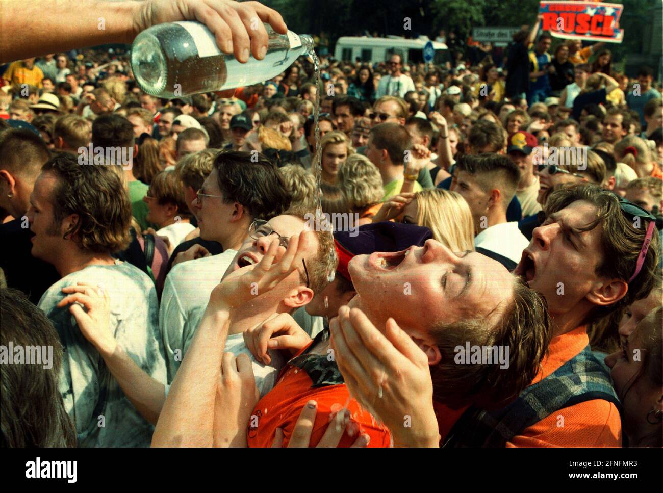 Love parade berlin 1996 -Fotos und -Bildmaterial in hoher Auflösung – Alamy