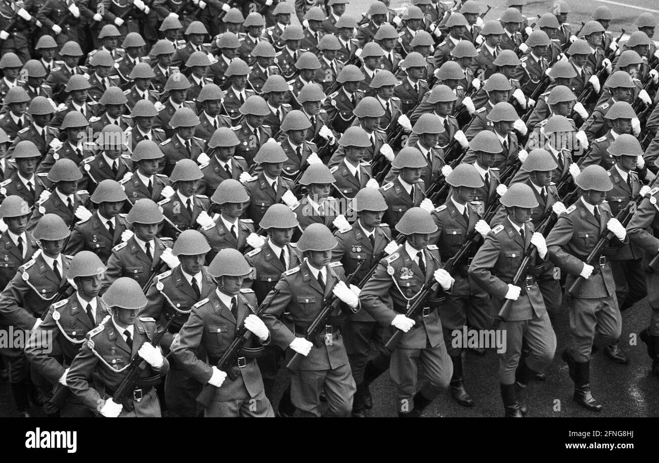 40 jahrfeier ddr -Fotos und -Bildmaterial in hoher Auflösung – Alamy