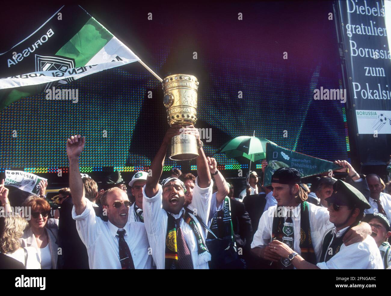 Dfb pokalsieger 1995 -Fotos und -Bildmaterial in hoher Auflösung – Alamy