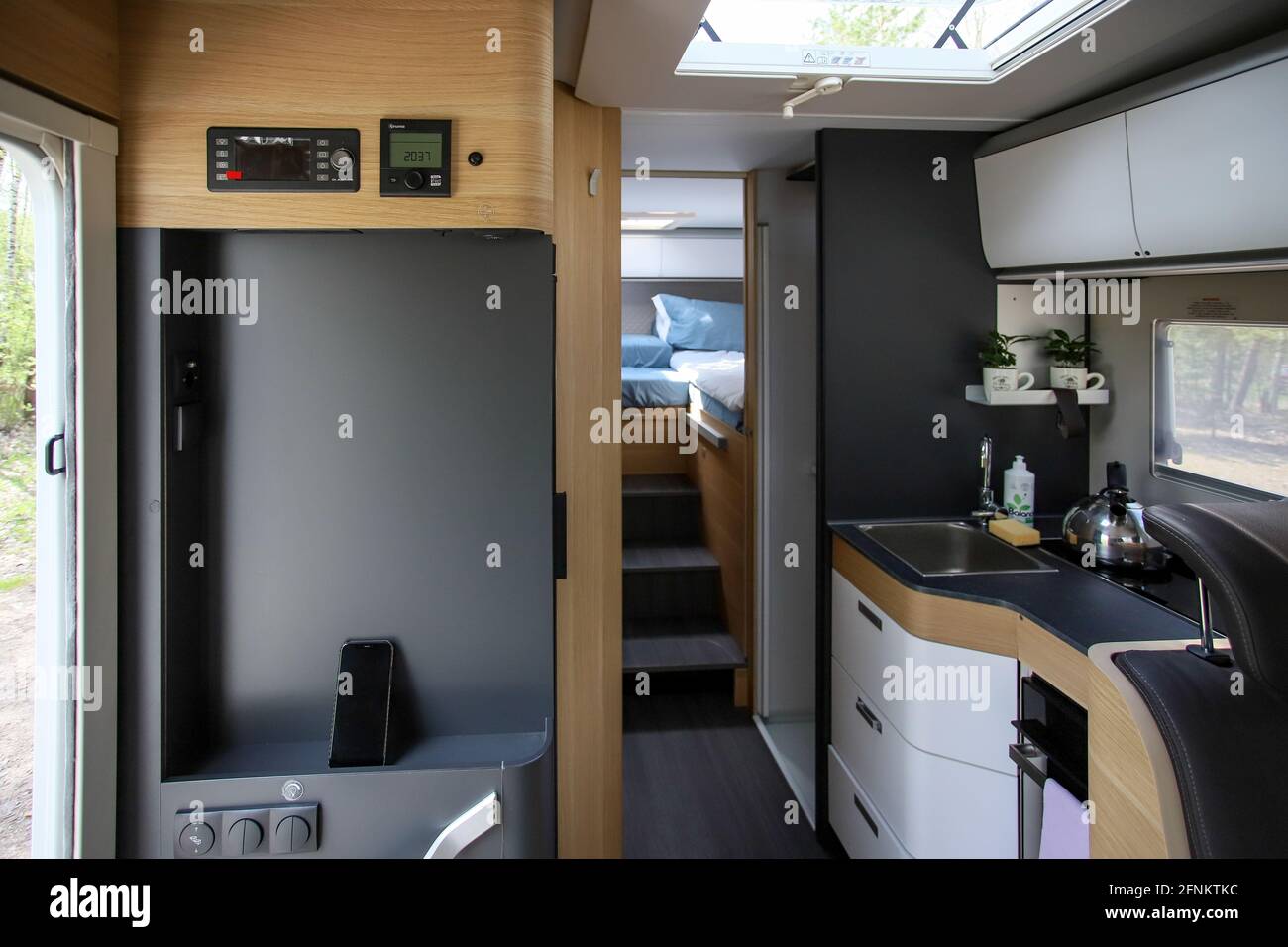 Mobile Küche und Kleiderschrank im Wohnmobil. Das Leben im Mobilheim ...