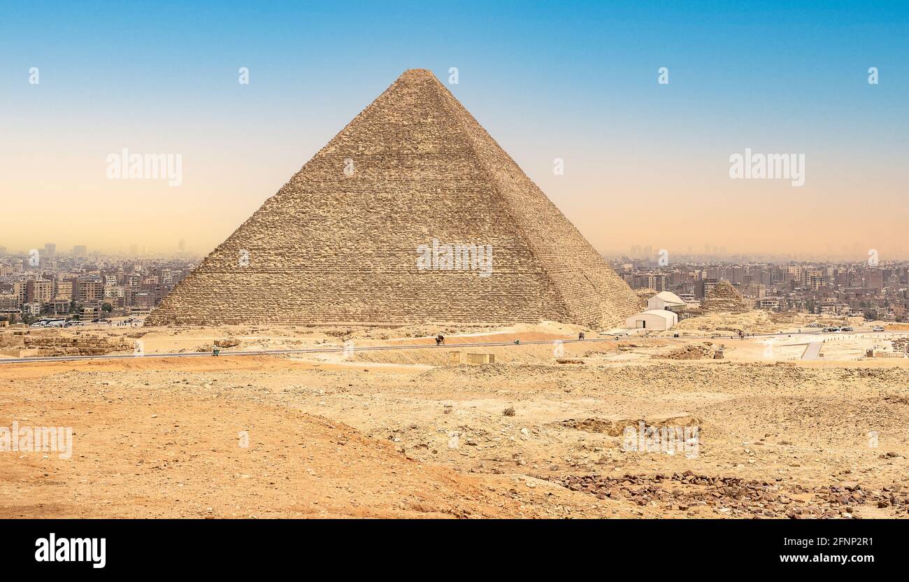 Die große Cheops-Pyramide in Kairo, Ägypten. Alte Pyramide Gegen Himmel ...