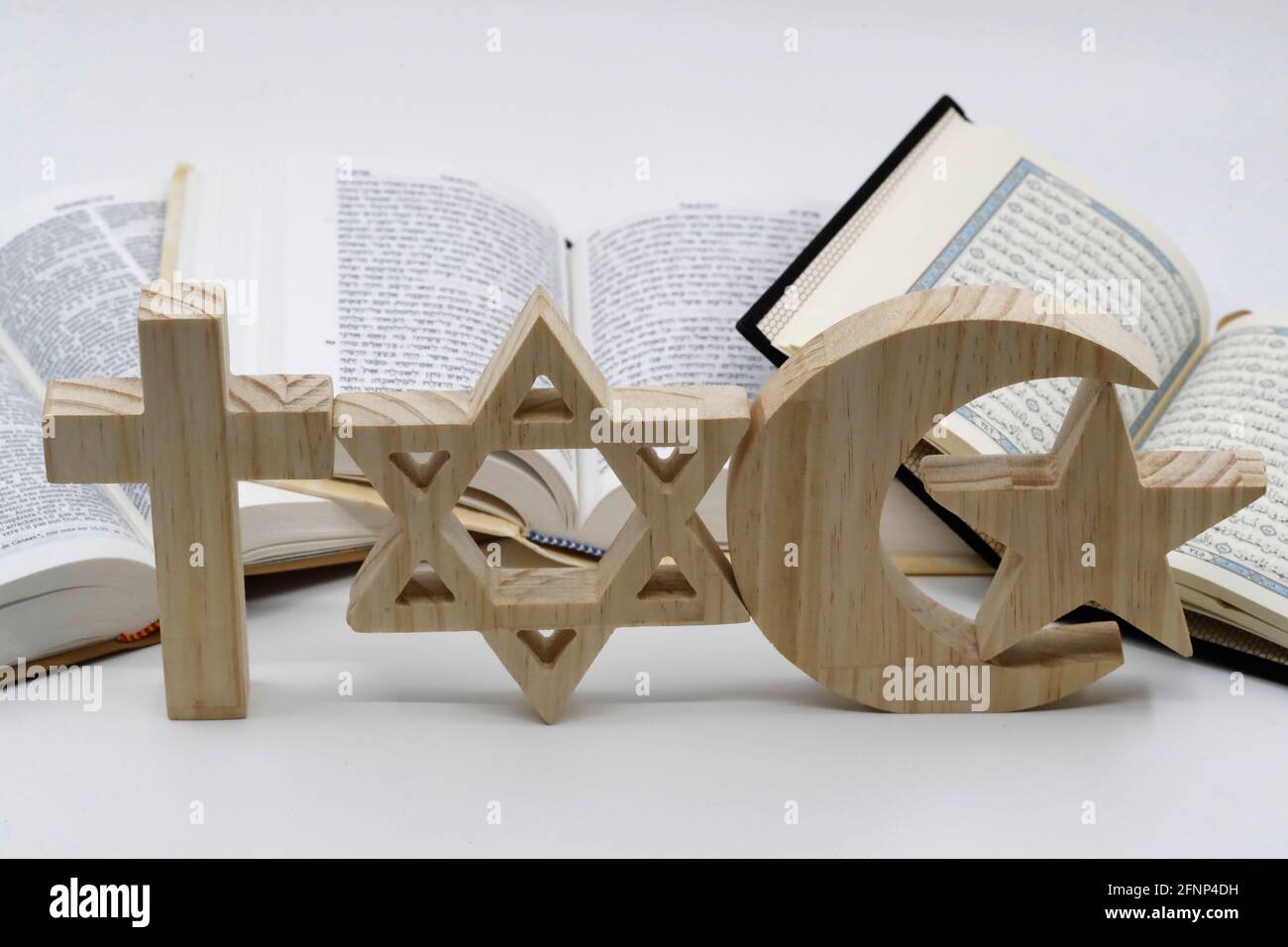 Die drei monotheistischen Religionen. Christentum, Islam und judentum. Thorah, Koran und Bibel ...