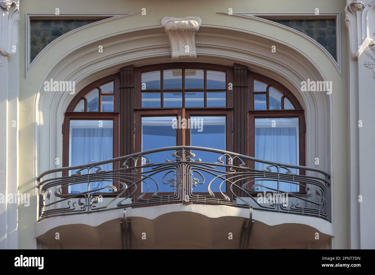 Jugendstil fenster detail -Fotos und -Bildmaterial in hoher Auflösung ...