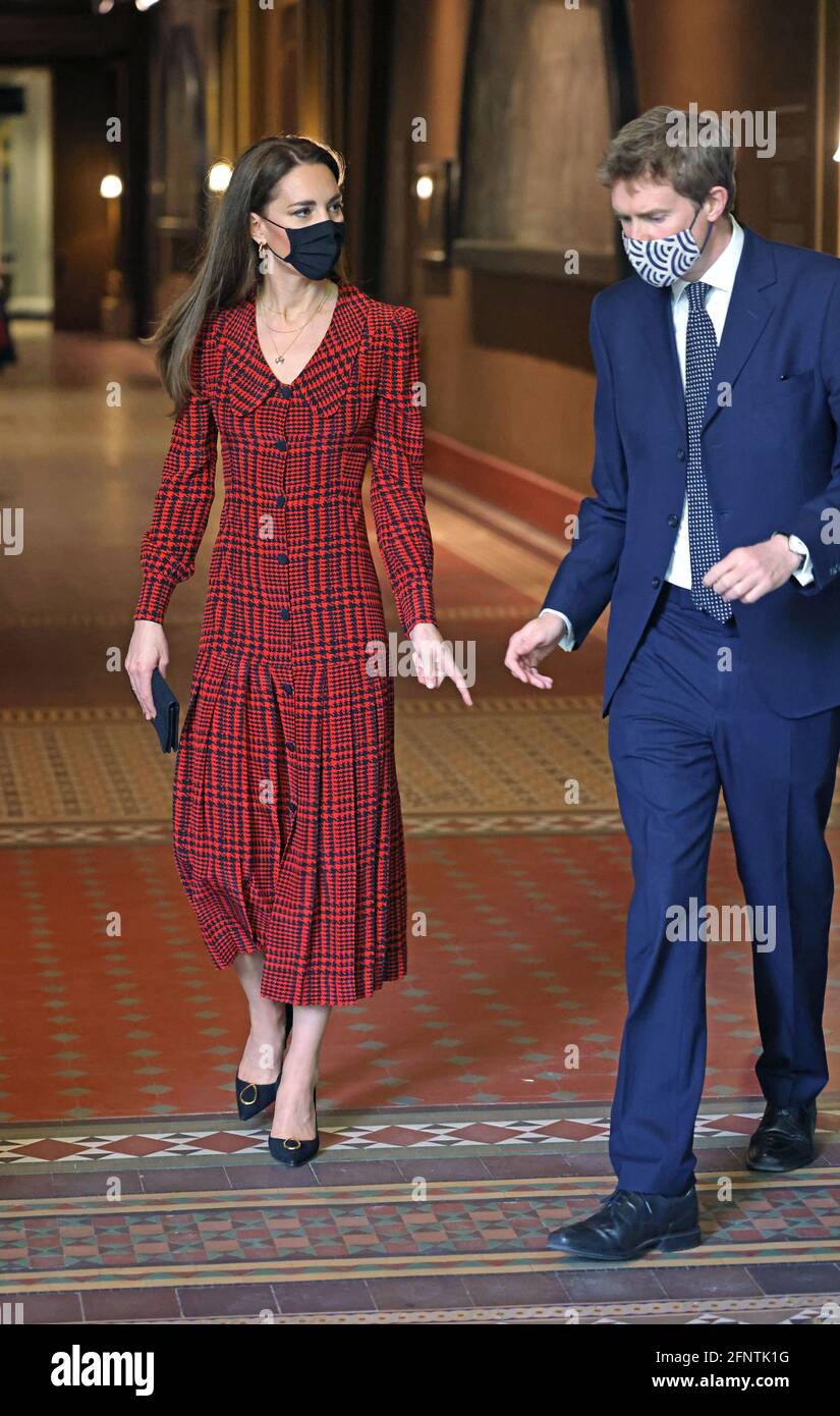 Die Herzogin von Cambridge mit Tristram Hunt, Direktor, V&A Museum bei ...