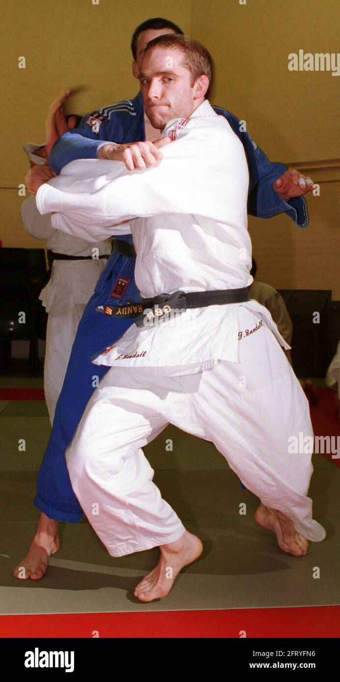 Der Judo-Weltmeister Graham Randall trainiert mit dem Clubkollegen Euan ...