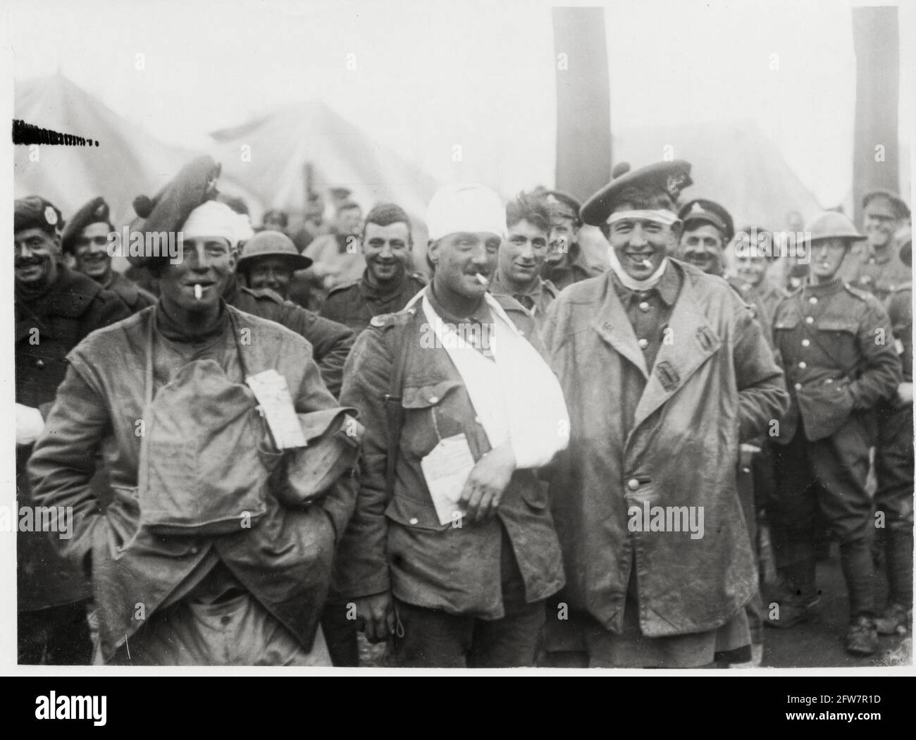 Erster Weltkrieg, erster Weltkrieg, Westfront - lächelnde verwundete ... Erster Weltkrieg, erster Weltkrieg, Westfront - lächelnde verwundete ...