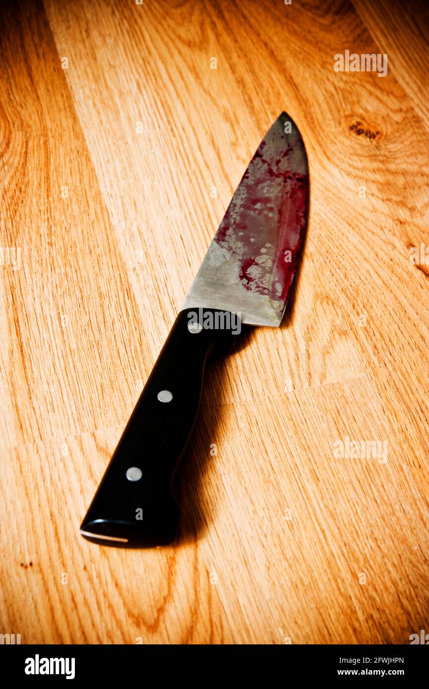 Messer mit blut -Fotos und -Bildmaterial in hoher Auflösung – Alamy