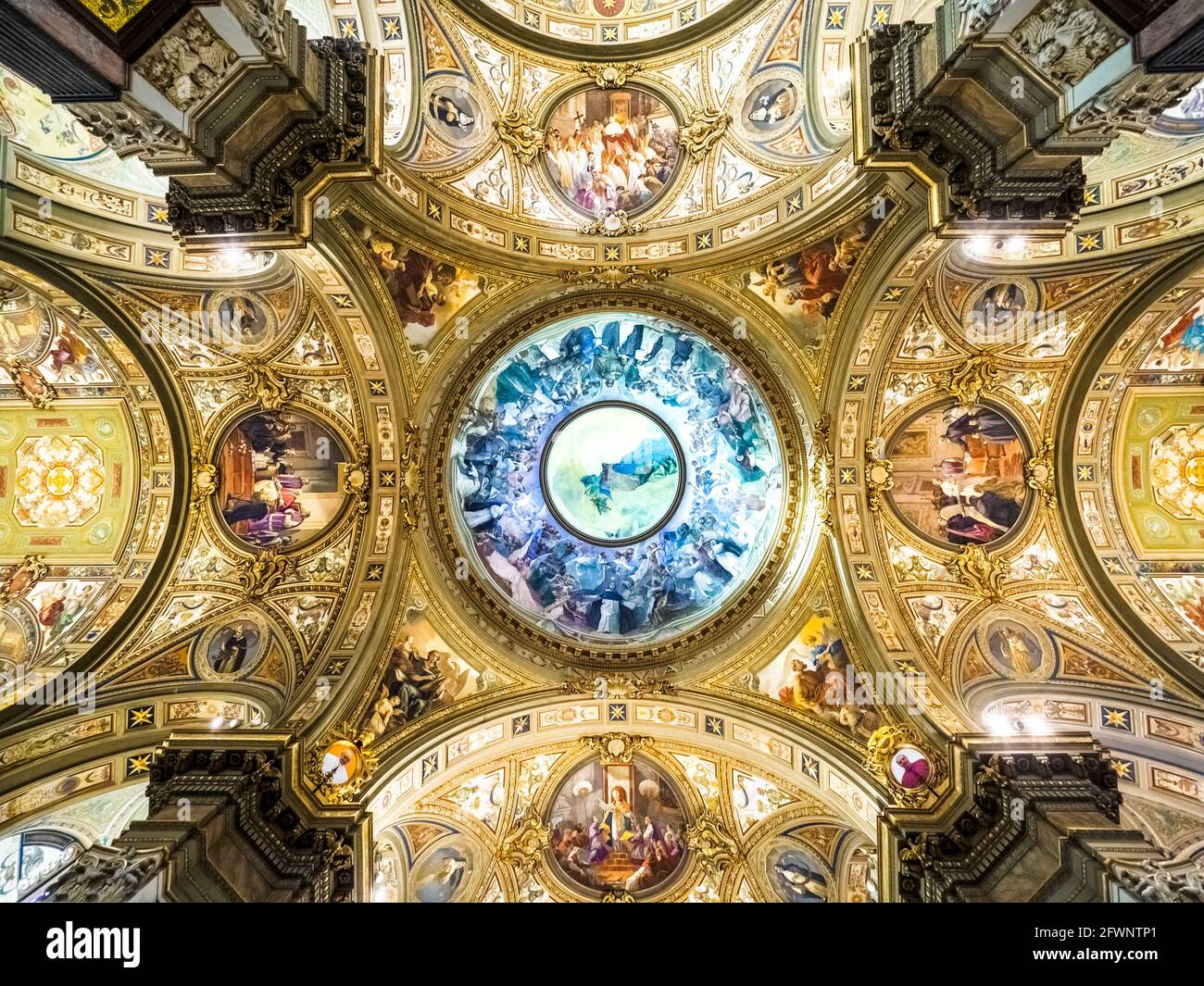 Dekorierter schrein Stockfotos und -bilder Kaufen - Alamy