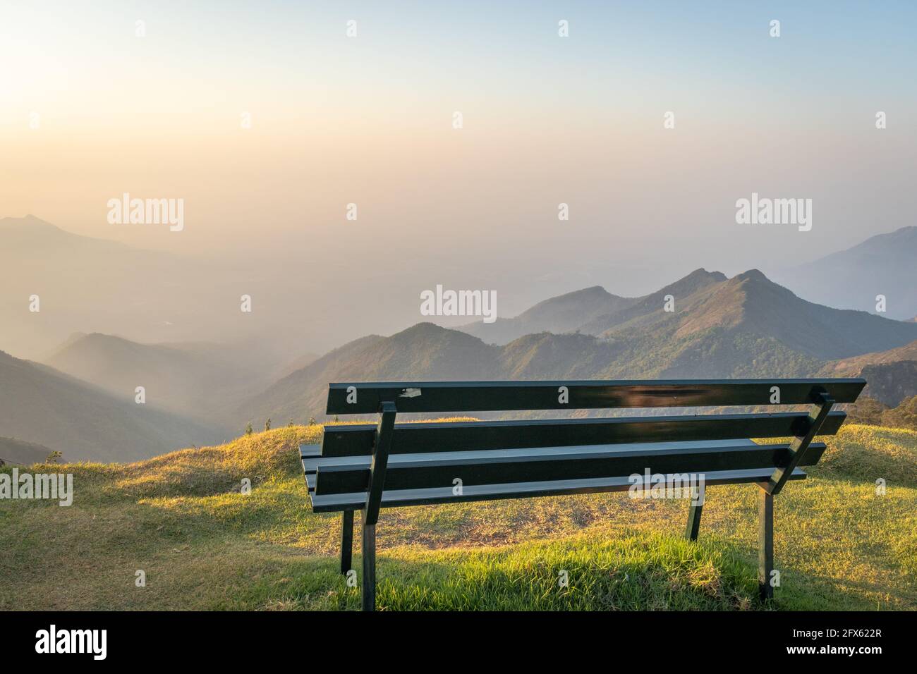 Schöne aussicht bank natur -Fotos und -Bildmaterial in hoher Auflösung ...