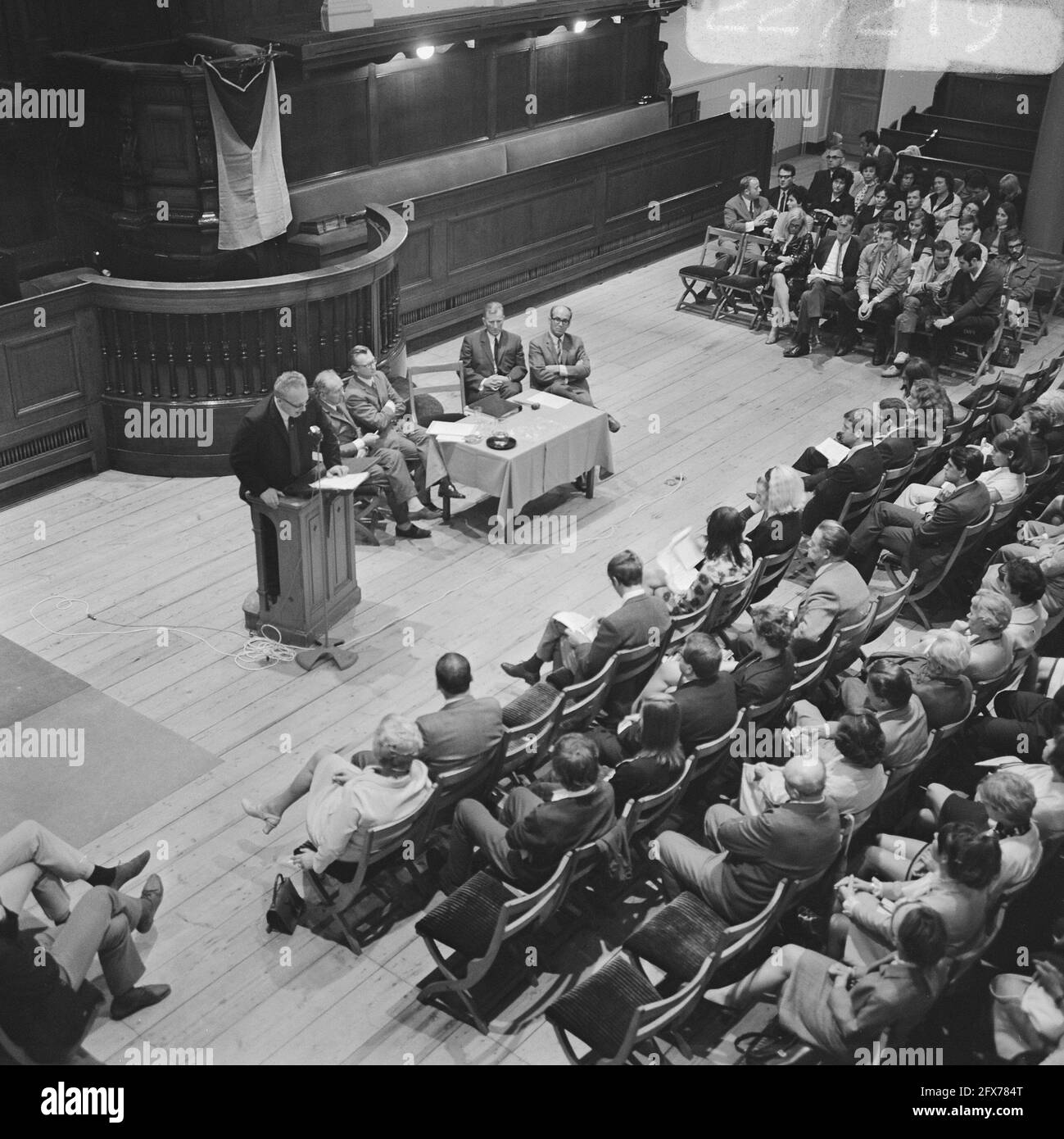 Die niederlande erinnern an die invasion des warschauer paktes ...