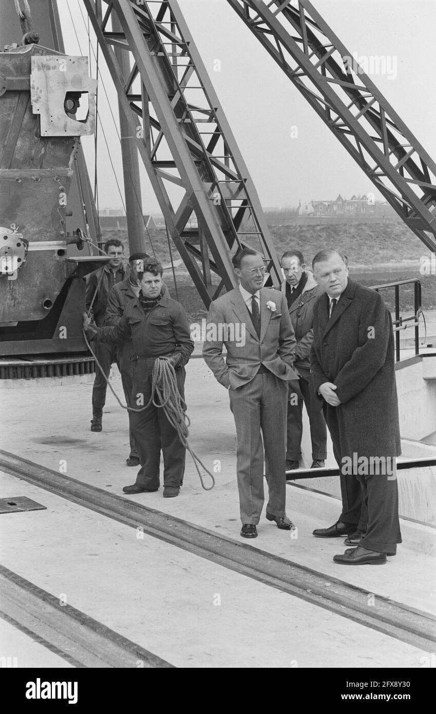 Besuch von Prinz Bernhard in der Zeeland-Fabrik von Smit und Bolnes in ...