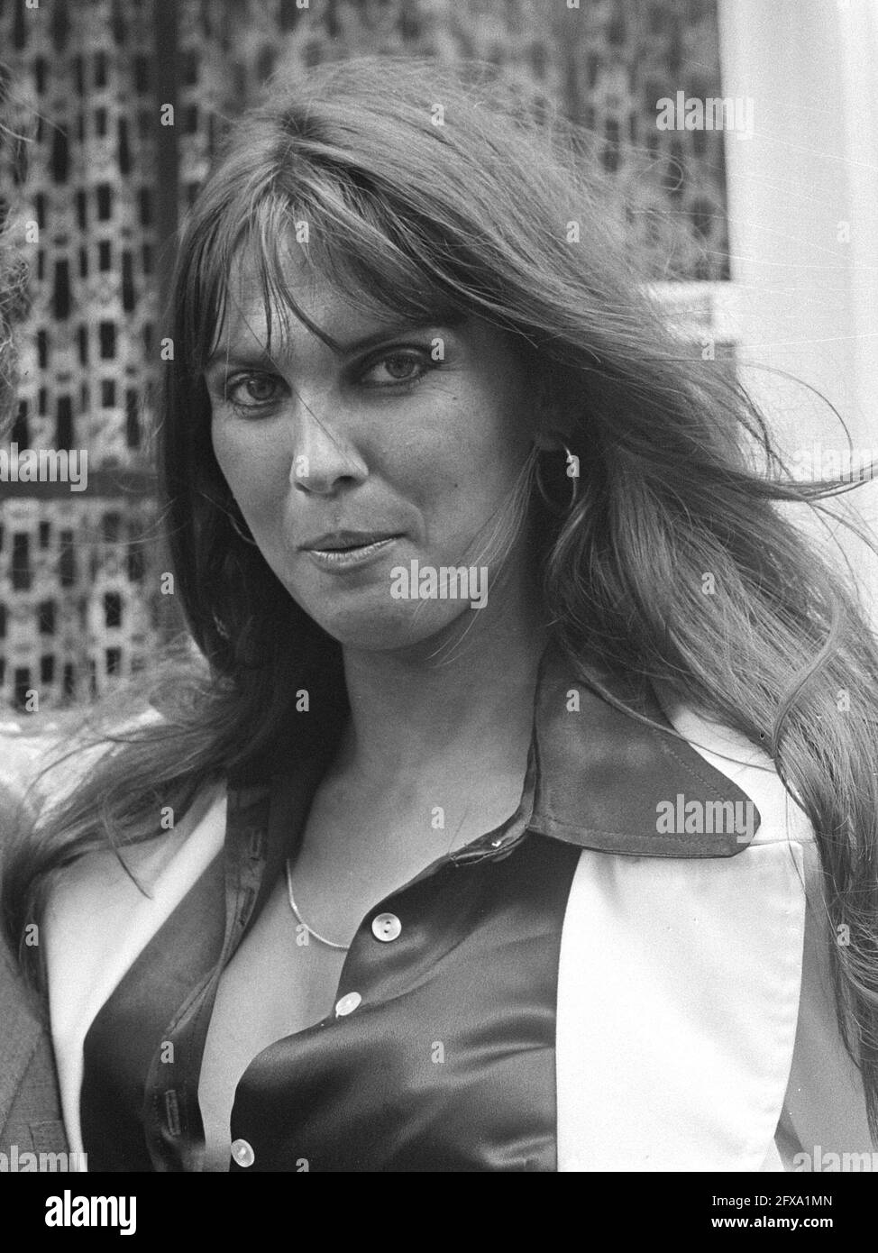 Caroline munro caroline munro caroline Schwarzweiß-Stockfotos und ...