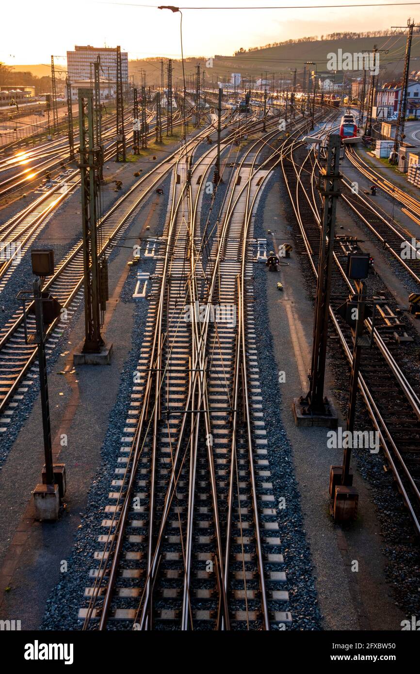 Leere gleise -Fotos und -Bildmaterial in hoher Auflösung – Alamy