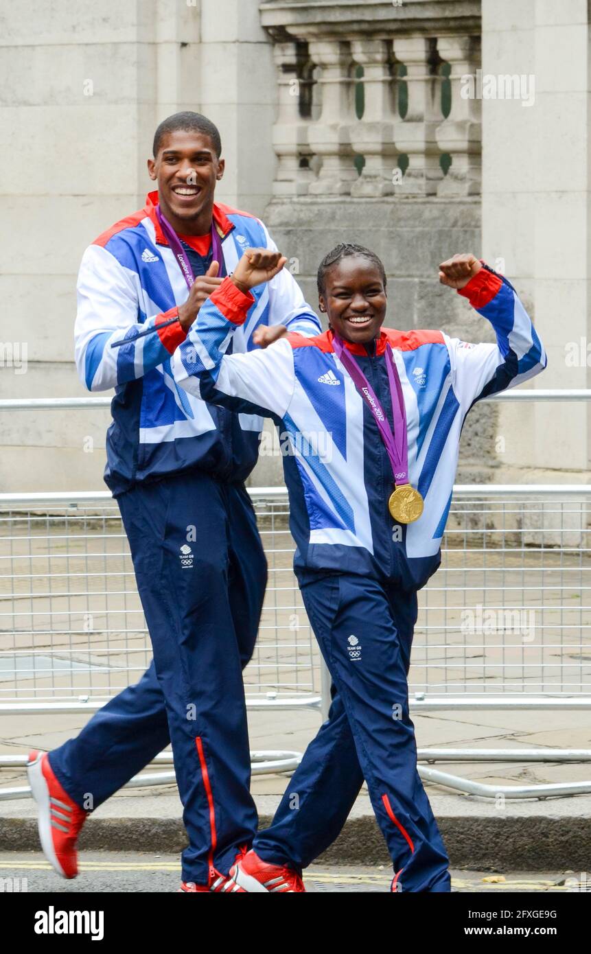 Die Boxer Anthony Joshua und Nicola Adams vom Team GB Olympians ...