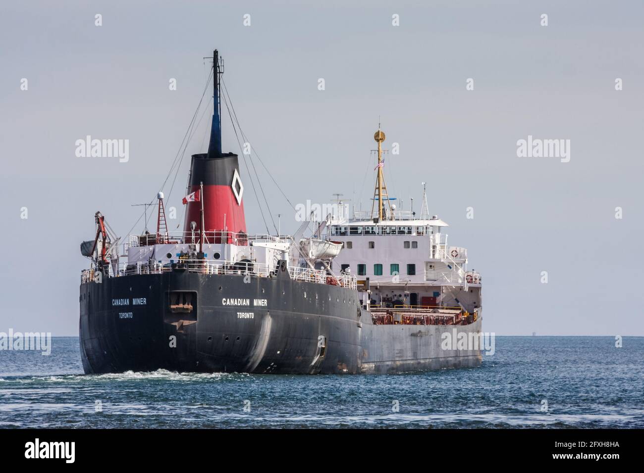 DULUTH, USA - 27. SEPTEMBER 2007: Der MV Canadian Miner verlässt Duluth ...