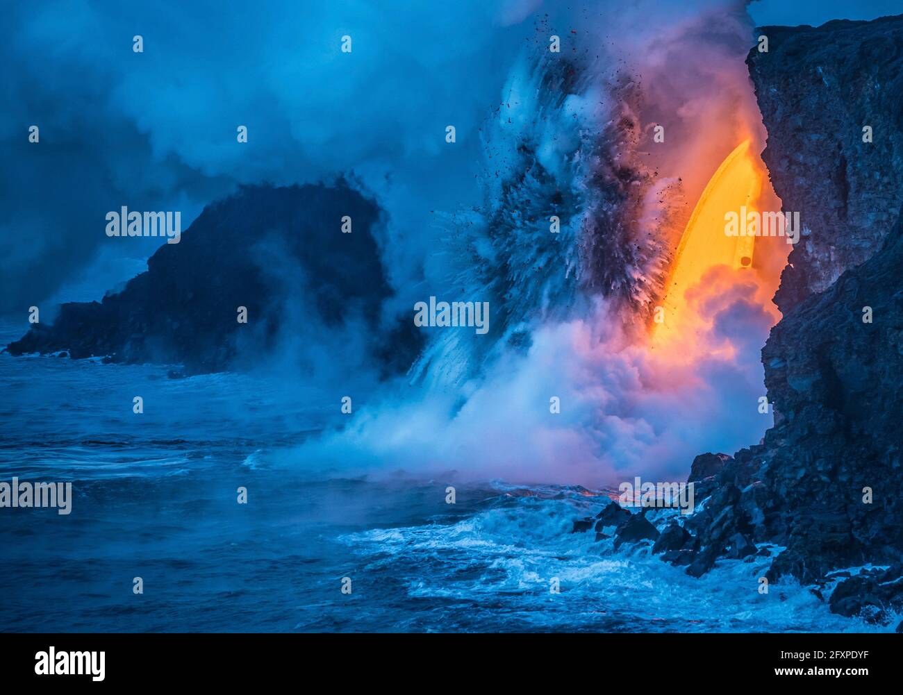 Lava fall -Fotos und -Bildmaterial in hoher Auflösung – Alamy