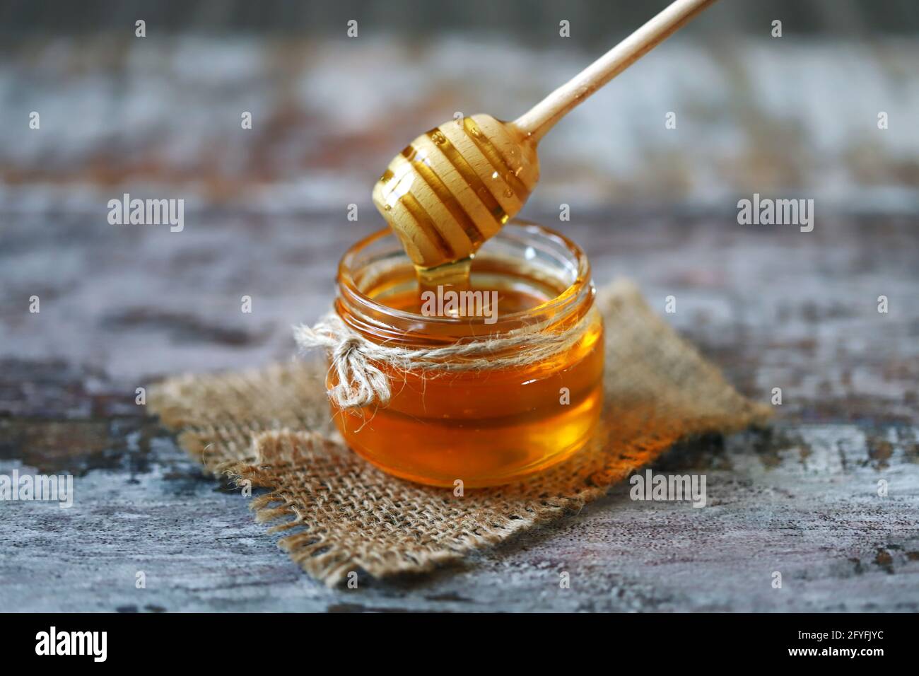 Honig gold -Fotos und -Bildmaterial in hoher Auflösung – Alamy