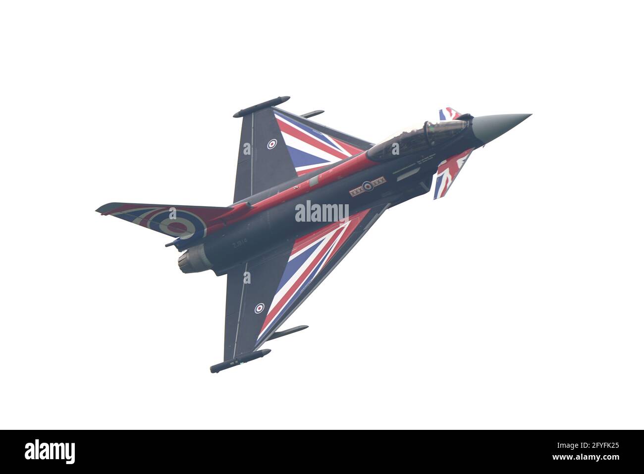 Ein Eurofighter Typhoon mit dem Design der Union-Flagge hebt nach der ...