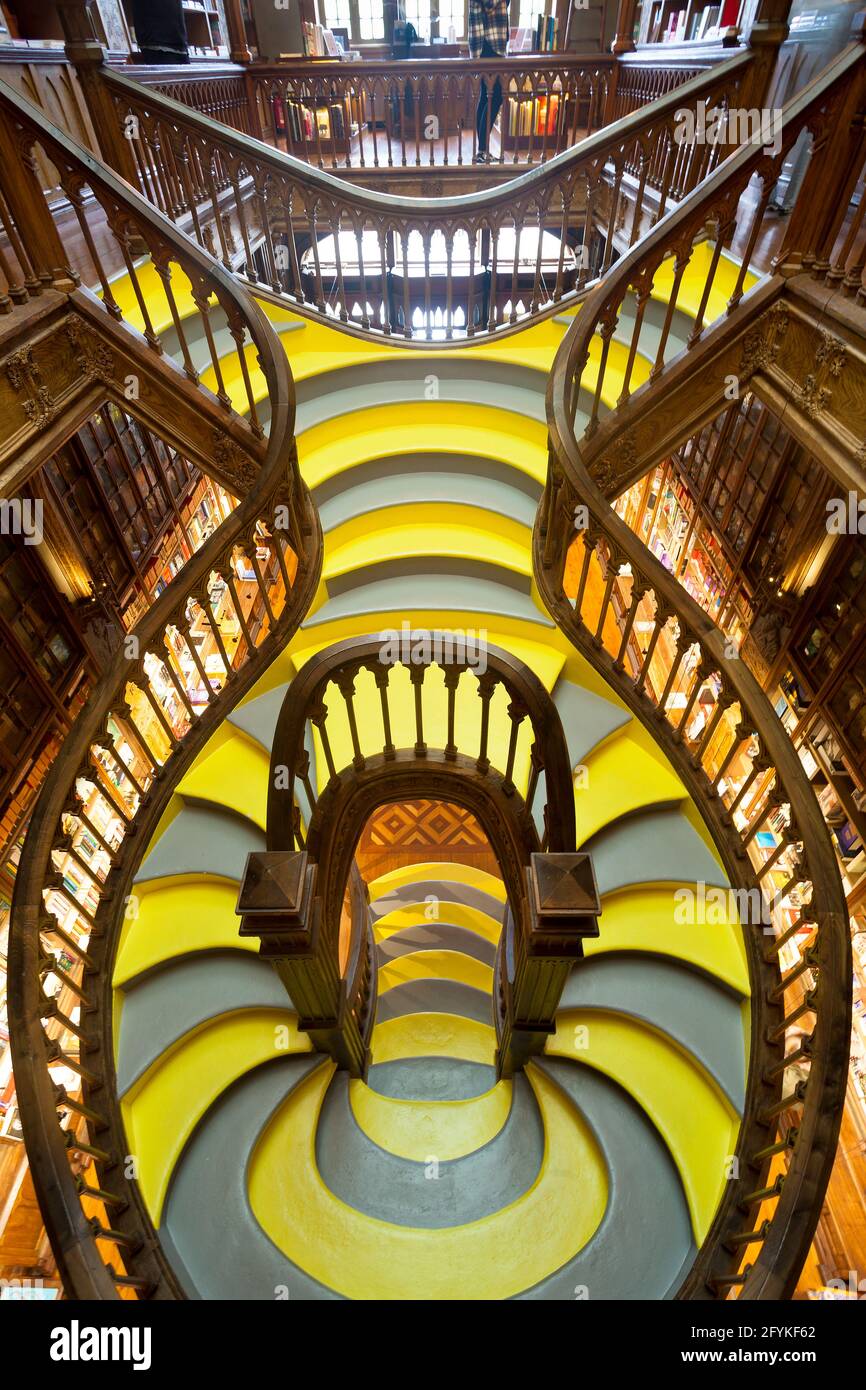 Lello library porto portugal -Fotos und -Bildmaterial in hoher ...