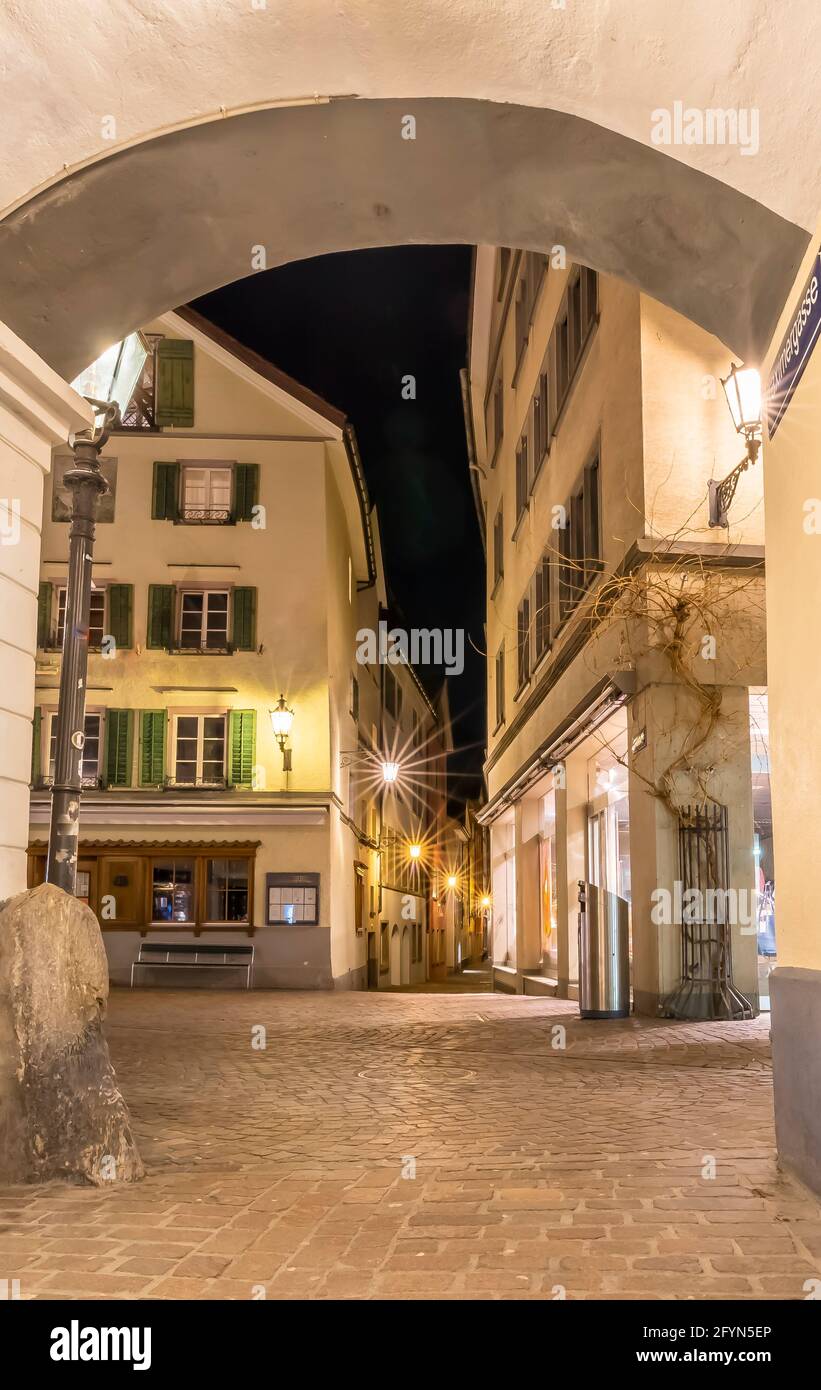 Die Straße der mittelalterlichen Altstadt von Chur, die auch die ...