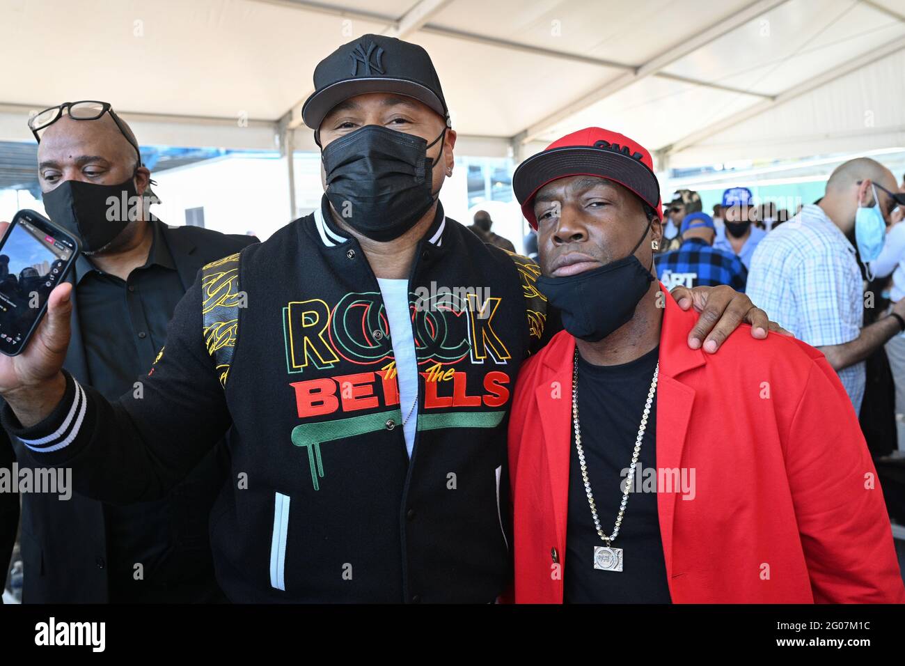 LL Cool J und Grandmaster Flash geben ihre Bemerkungen zum Spatenstich ...