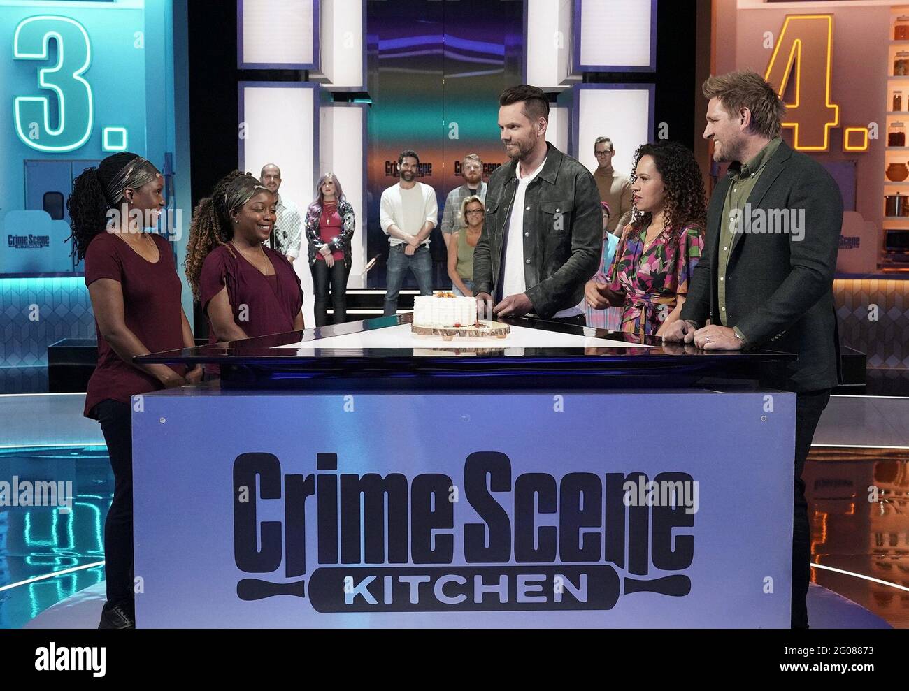 TATORTKÜCHE, von links: Teilnehmer Amanda und Erinn, Moderator Joel ...