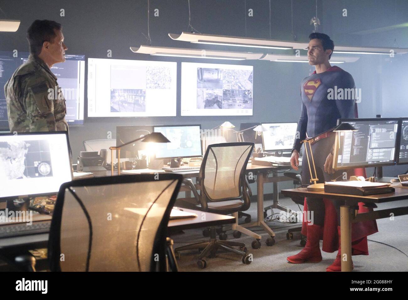 Superman Und Lois Aka Superman And Lois Von Links Dylan Walsh Tyler