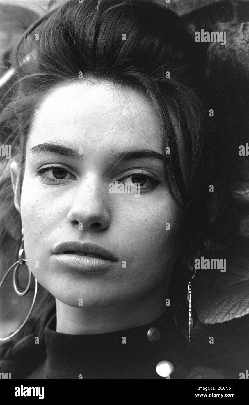 Beatrice Dalle Jeune Photos