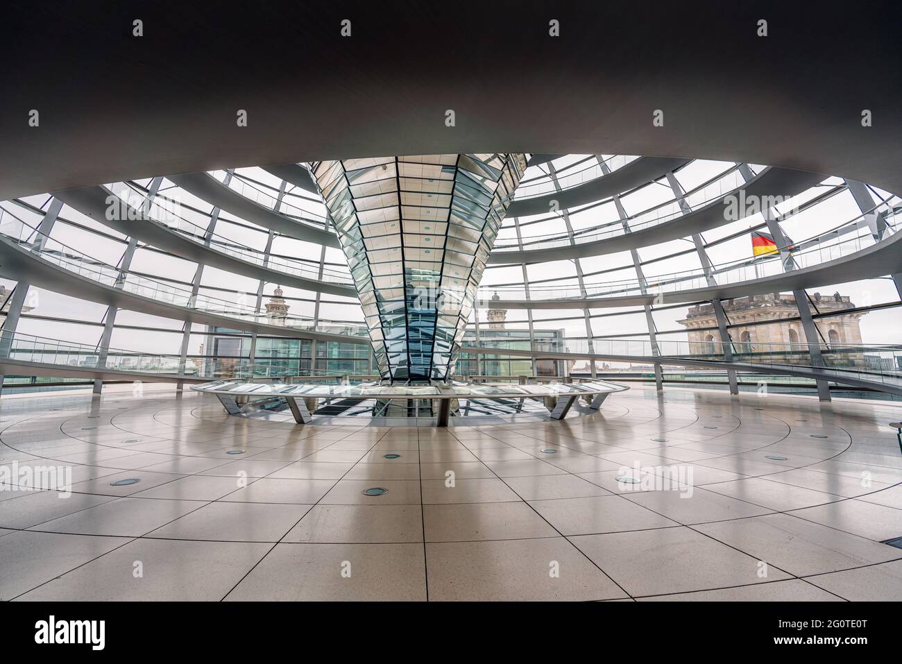 Reichstag kuppel berlin innen -Fotos und -Bildmaterial in hoher Auflösung – Alamy
