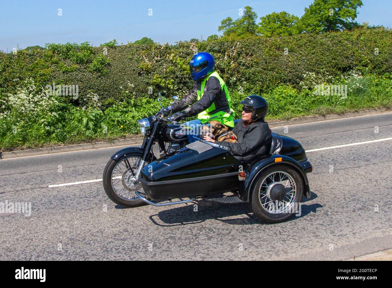 Motorcycle sidecar royal enfield bullet -Fotos und -Bildmaterial in ...