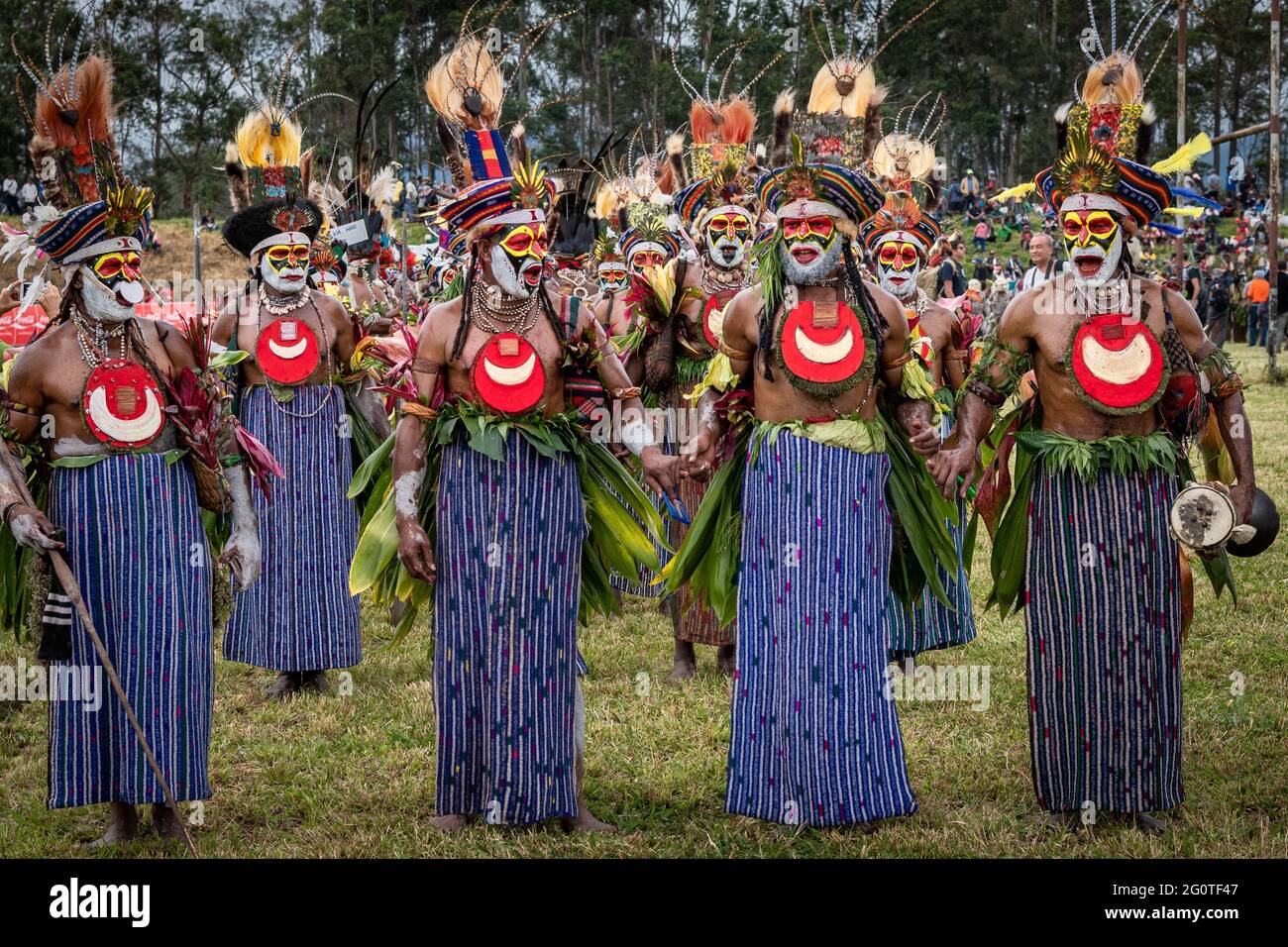 Papua new guinea huli wigmen -Fotos und -Bildmaterial in hoher ...