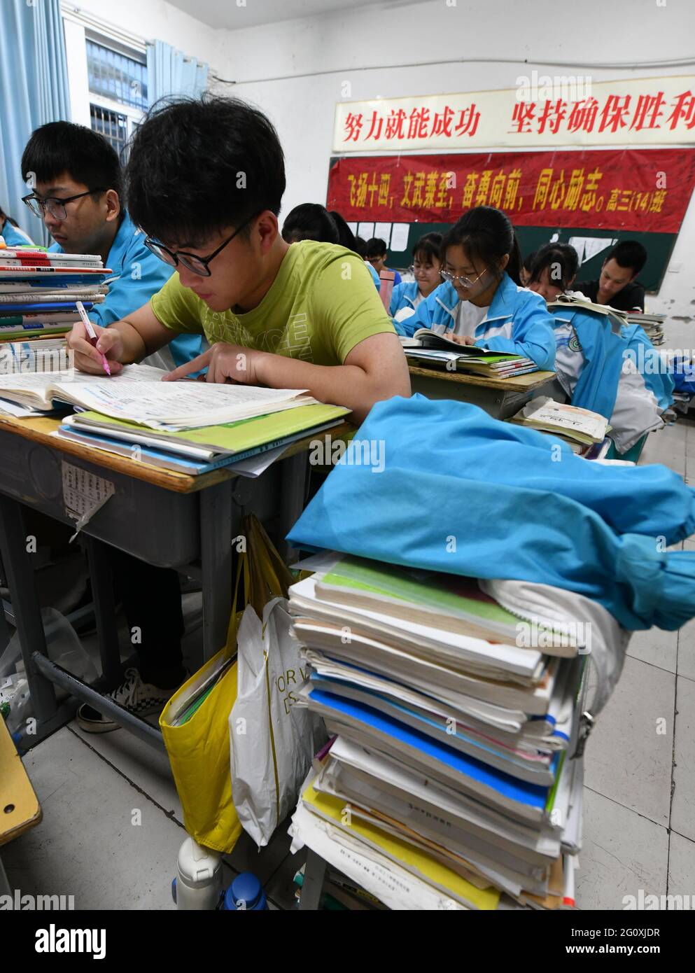 China school exam -Fotos und -Bildmaterial in hoher Auflösung – Alamy