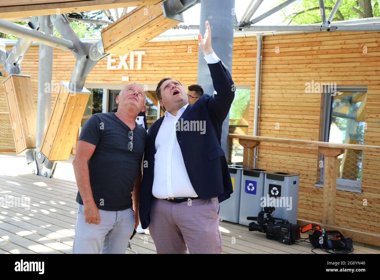 Chris Nüstedt und Roland Marciniak, Bürgermeister von Świeradów-Zdrój ...