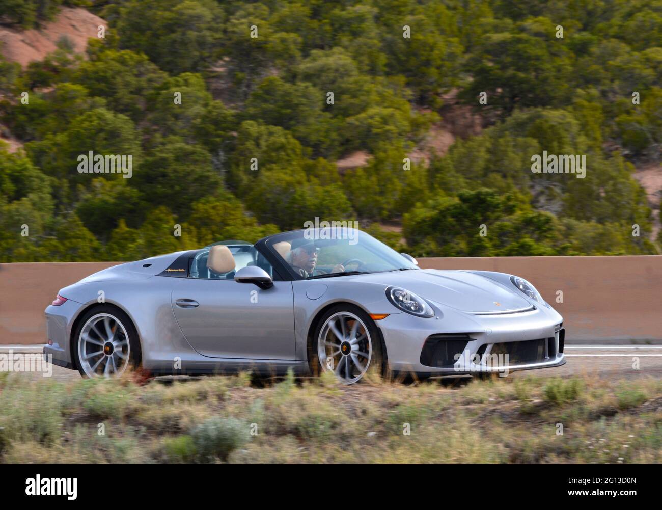 Sportliches auto -Fotos und -Bildmaterial in hoher Auflösung – Alamy