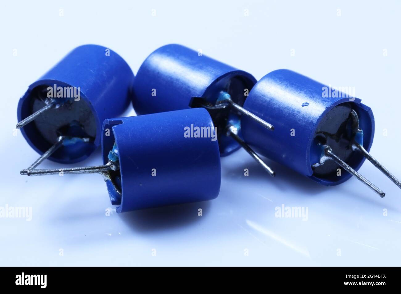 Elektronische Komponenten: Ferrit-Induktionsspule. Passive zweipolige ...