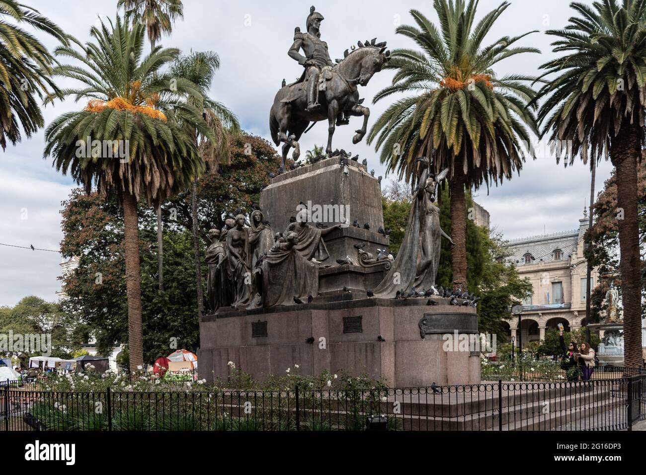 Statue des Generals San Martin auf der Plaza 9 de Julio in Salta ...