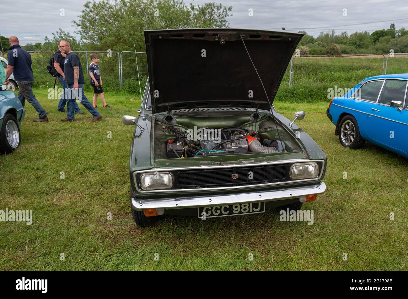 Ein 1971 Green Hillman Hunter GT mit Holbay-Motor und zwei Vergasern ...