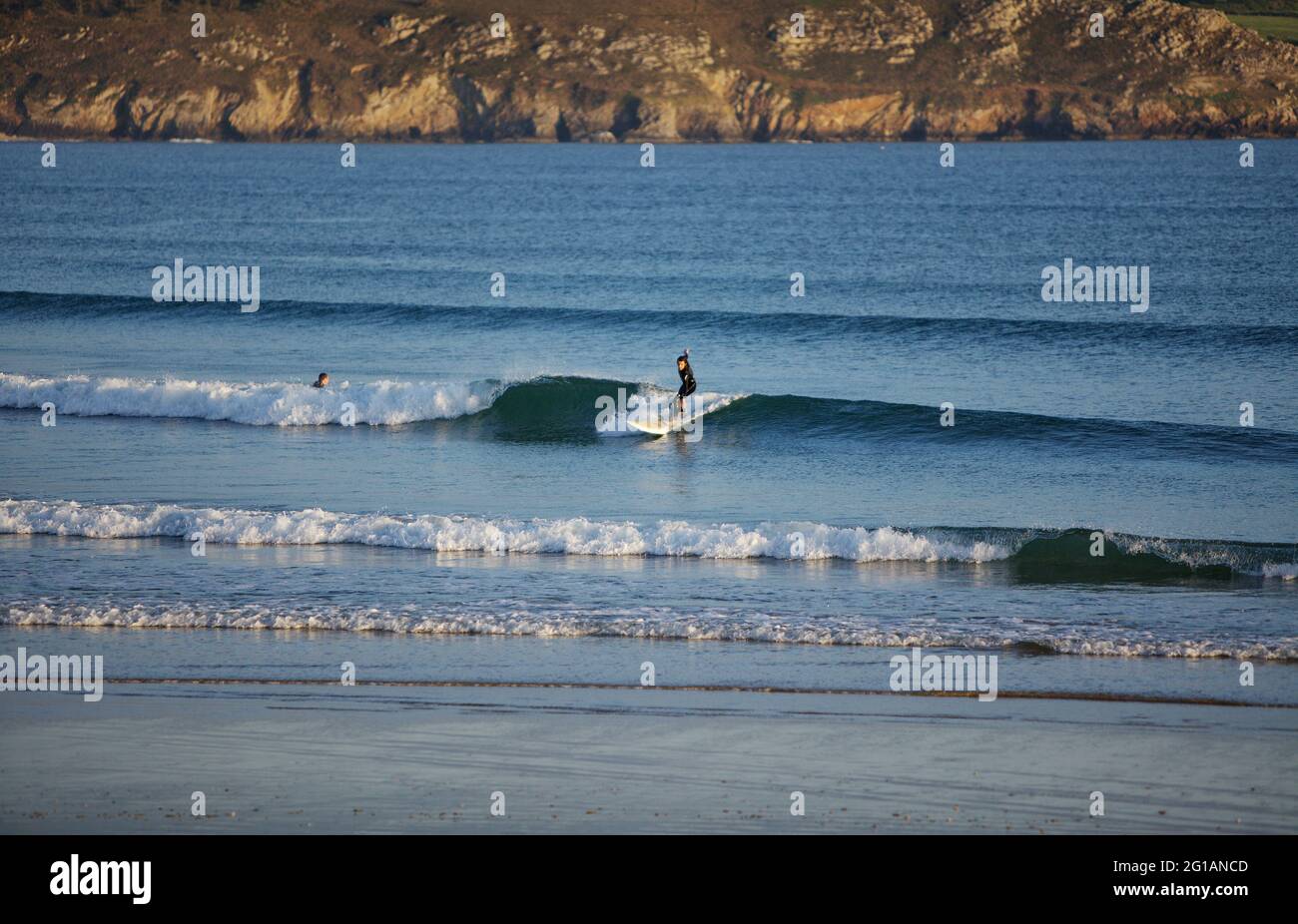 Welle surf crozon la palue -Fotos und -Bildmaterial in hoher Auflösung ...